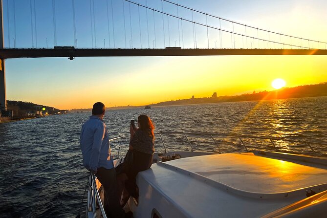 Istanbul Bosphorus Sunset Yacht Cruise With Live Guide And Snacks - Customer Reviews and Ratings