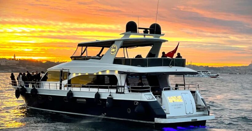 Istanbul: Bosphorus Sunset Yacht Cruise with Live Guide - The Small Group Advantage