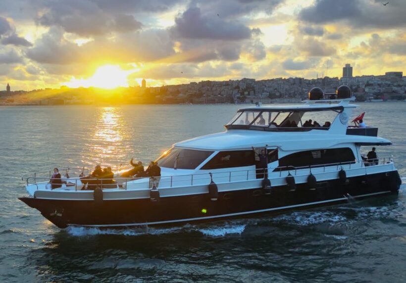 Istanbul: Bosphorus Sunset Yacht Cruise with Live Guide - Practical Tips for a Smooth Experience