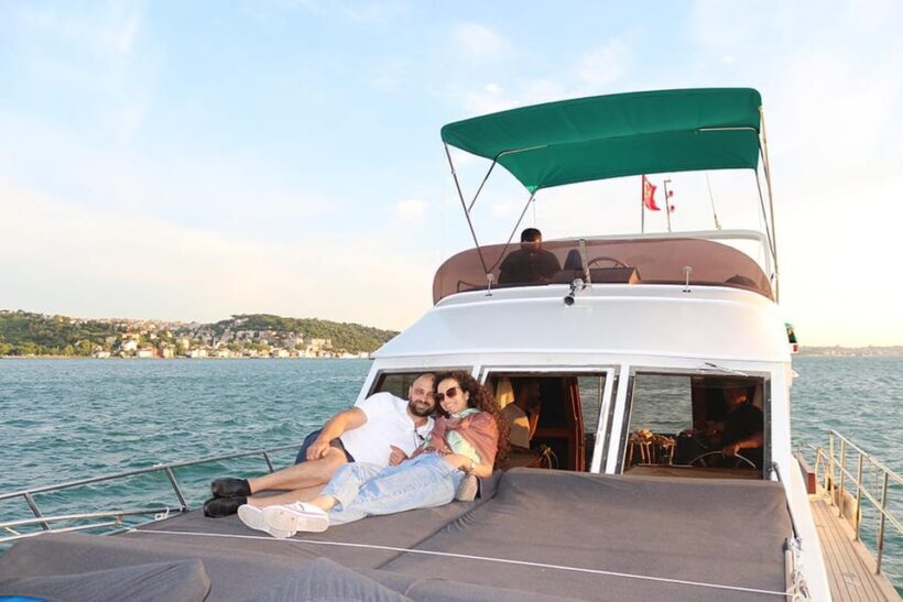 Istanbul: Bosphorus Yacht Cruise at Sunset with Snacks - Key Points
