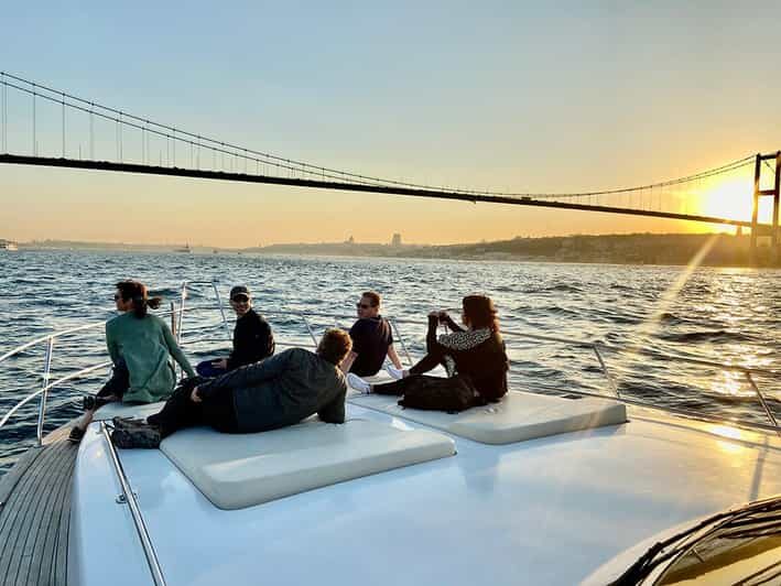 Istanbul: Bosphorus Yacht Cruise at Sunset with Snacks - Food & Beverages: Snacks, Fruits, and the Perfect Toast