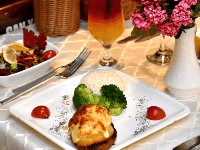 Istanbul: Dinner Cruise with Hotel Pickup & Optional Drinks - Onboard Entertainment