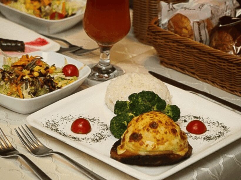 Istanbul: Dinner Cruise with Hotel Pickup & Optional Drinks - The Itinerary In Detail