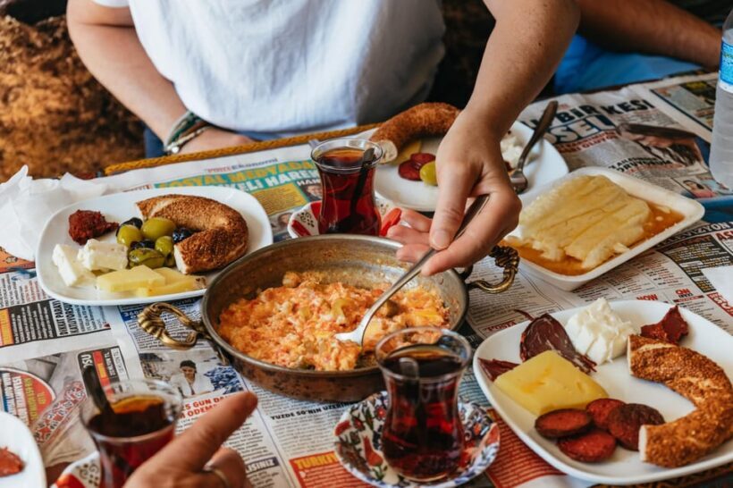 Istanbul: European and Asian Side Guided Foodie Walking Tour - An Introduction to the Tour