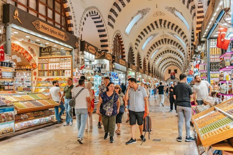 Istanbul: European and Asian Side Guided Foodie Walking Tour - The Itinerary in Detail