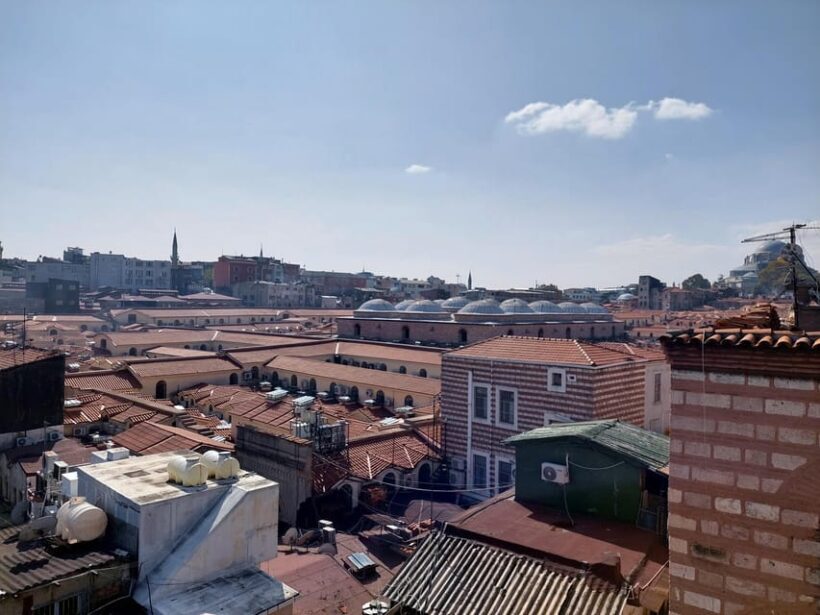 Istanbul Grand Bazaar: From Rooftops to the Secret Passages - Authentic Interaction and Food Tips