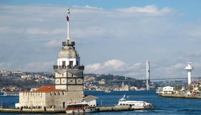 Istanbul: Guided Bosphorus Cruise & Golden Horn Bus Tour - Visiting Eyup Sultan Mosque and Tomb