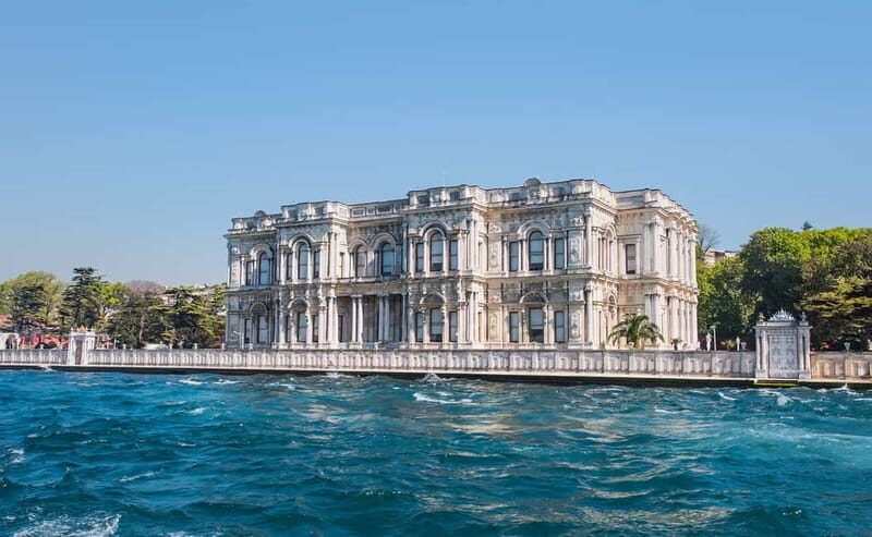 Istanbul: Guided Bosphorus Cruise & Golden Horn Bus Tour - Tasting Traditional Turkish Snacks
