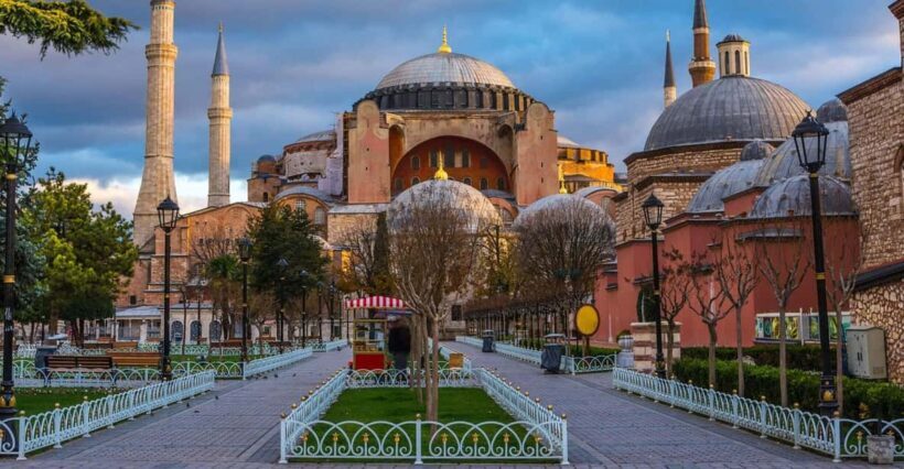 Istanbul: Hagia Sofia, Blue Mosque, and Grand Bazaar Tour - A Closer Look at the Tour Experience