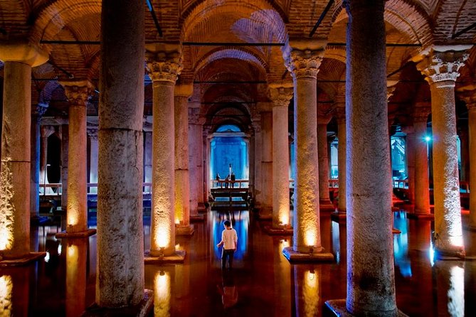 Istanbul Highlights Small-Group Walking Guided Tour - Touring the Topkapi Palace