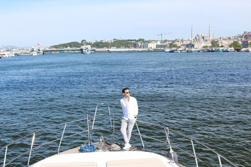Istanbul: Luxury Yacht Tour at Sunset w Snacks - The Pros and Cons