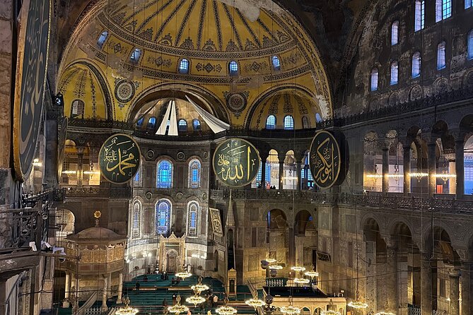 Istanbul Old City Highlights and Hidden Gems Tour - Marveling at the Hagia Sophia