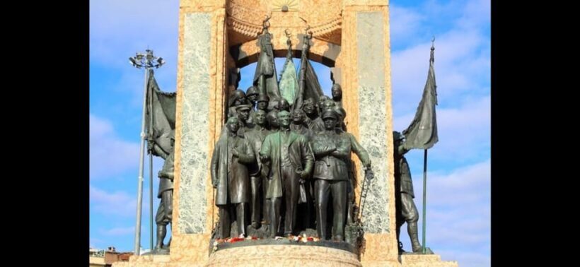 Istanbul: Taksim Square Tour with Tarot Reading - Key Points