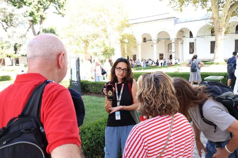 Istanbul: Topkapi Palace and Harem Museum Tour with Ticket - Walking Through the Majestic Topkapi Palace