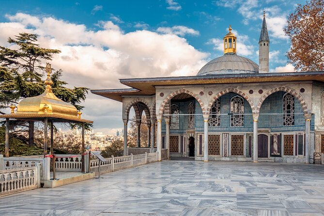 Istanbul: Topkapi Palace Guided Tour and Skip The Line - Exploring the Topkapi Palace Grounds