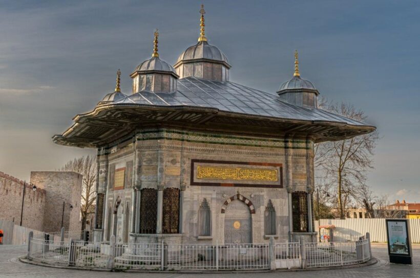 Istanbul: Topkapi Palace Skip-the-Line Ticket & Guided Tour - Highlights and Drawbacks