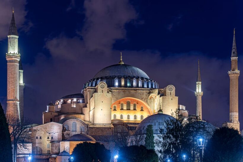 Istanbul: Tour of Hagia Sophia and Blue Mosque By Night - Key Points