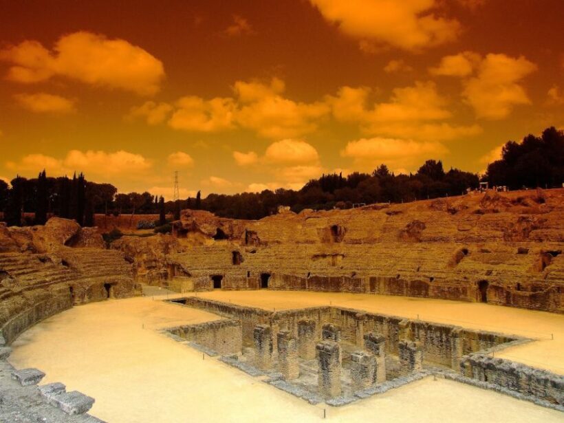 Itálica: 3-Hour City of Emperors Tour from Seville - Exploring Itálica: A Deep Dive into the Roman Past