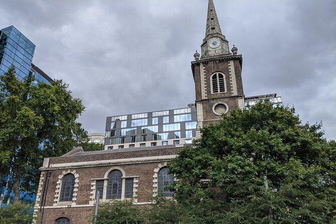 Jack the Ripper Tour in Spanish - Authenticity and Atmosphere