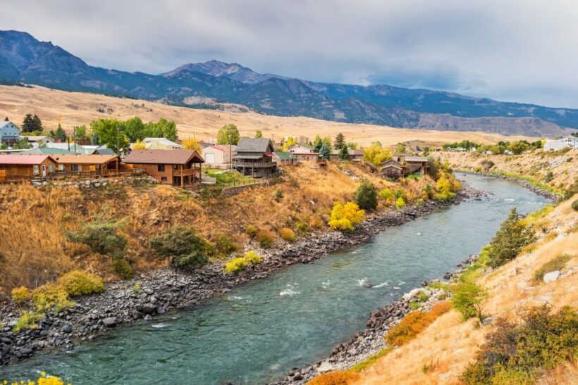 Jackson: 2-Day Yellowstone National Park Tour with Lunches - Exploring the Yellowstone Experience in Depth