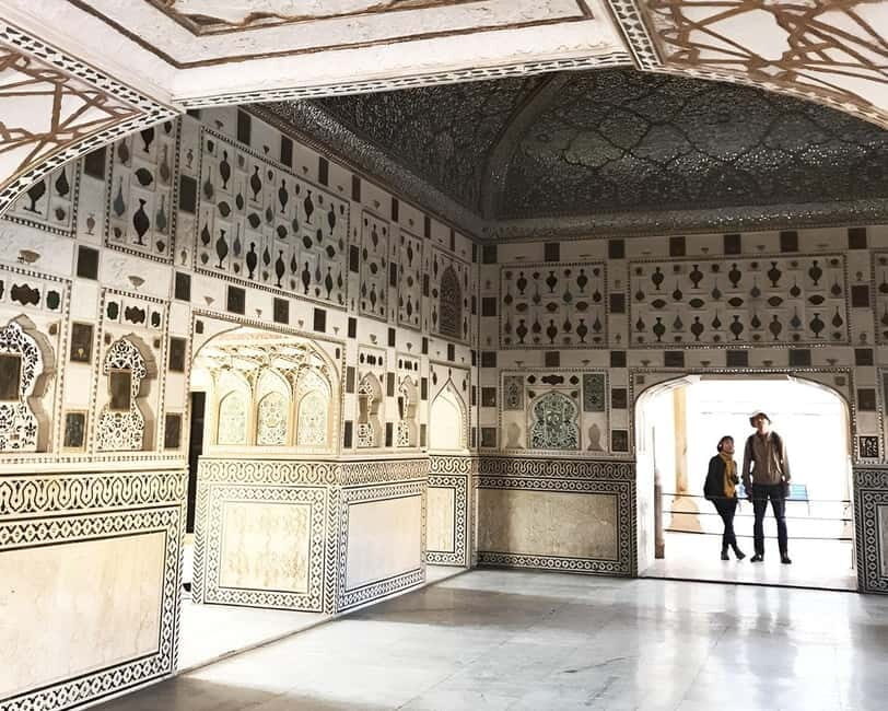 Jaipur: Amber Fort Heritage Walking Tour with Guide - Starting Point and First Impressions