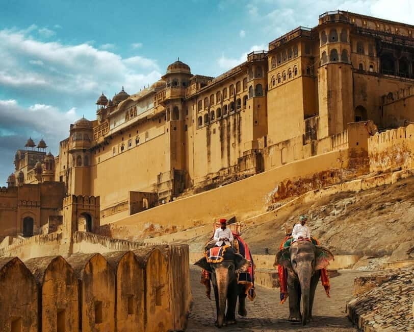 Jaipur: Amber Fort, Stepwell & Jal Mahal with Pickup - FAQs