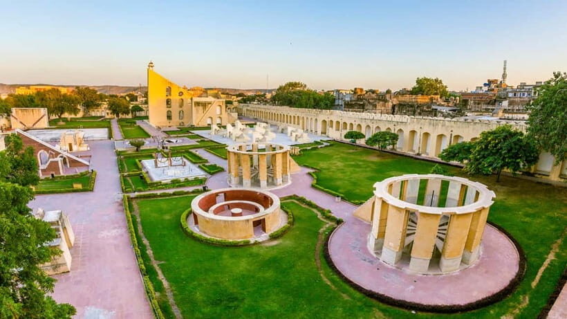 Jaipur: City Palace, Hawa Mahal & Jantar Mantar Private Tour - Discovering Jaipur: A Deep Dive into the Tour