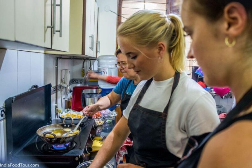Jaipur: Cooking class at the host family's house for 3 hours - Key Points
