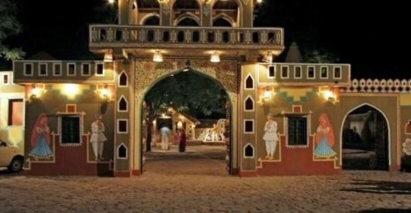 Jaipur Evening Tour Chokhi Dhani village culture with dinner - Key Points