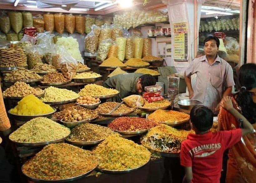 Jaipur: Guided History Walking Tour with Food Tasting - A Walk Through Jaipur’s Historic Streets