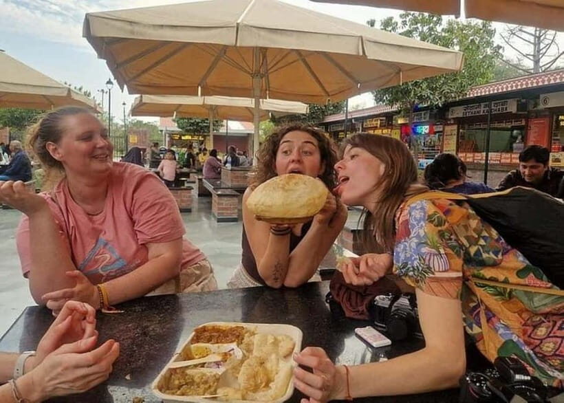 Jaipur: Guided History Walking Tour with Food Tasting - Learning About Local Customs and Traditions