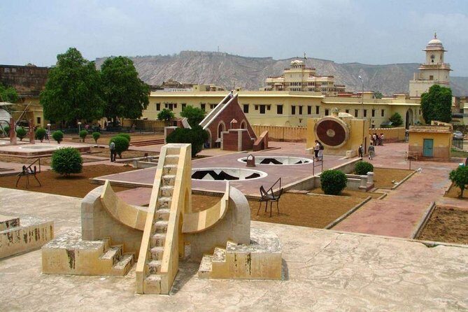 Jaipur: Jaipur City Day tour with Guide by car - The Sum Up