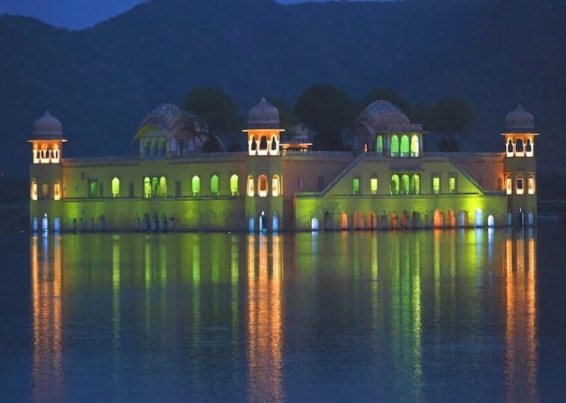 Jaipur: Night Tour of Amer & pink city by an open air jeep - FAQs