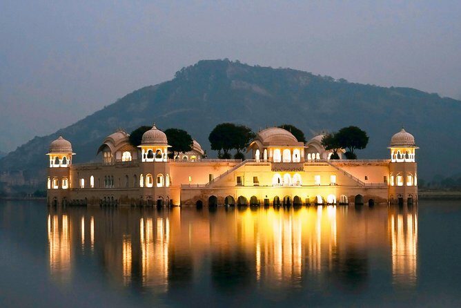 Jaipur Overnight Tour from Agra - The Second Day: Forts, Palaces, and Local Markets