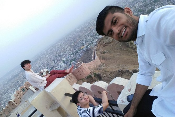 Jaipur Sightseeing Tour with Private Car and Driver - Stop 4: Royal Gaitor Tumbas