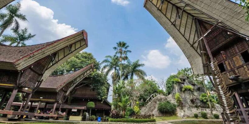 Jakarta : Beautiful Miniature Glorious Park of Indonesia - The Sum Up