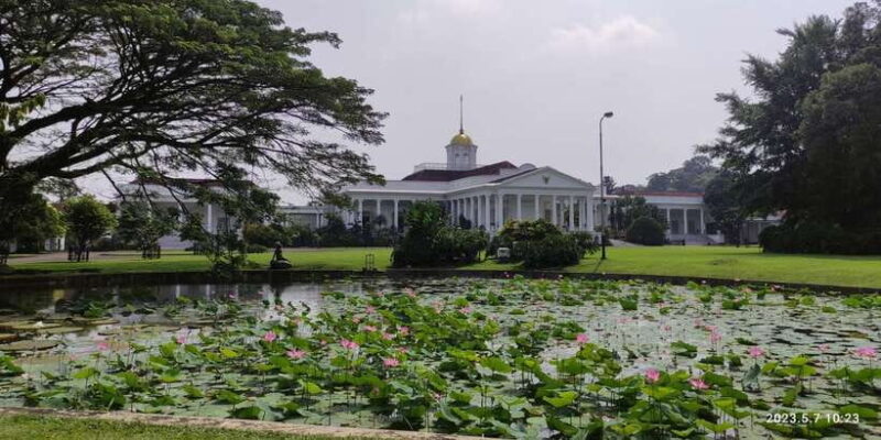 Jakarta : Botanical Garden, Waterfalls, and Rice Fields Tour - Exploring Local Villages and Rice Fields