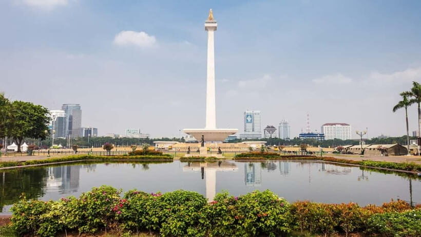 Jakarta: Guided Instagram Tour of Monas - Analyzing the Value
