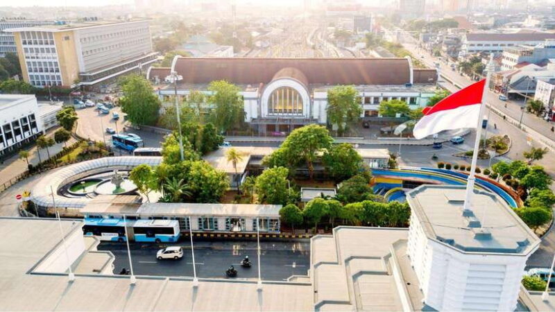 Jakarta: National Monument, Mosque, and Old Town Tour - A Touch of Christianity: Jakarta Cathedral