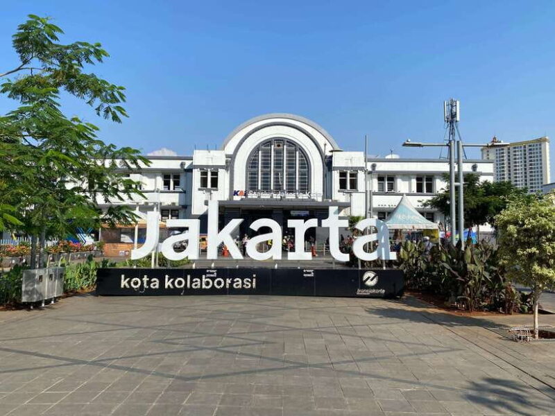 Jakarta: National Monument, Mosque, and Old Town Tour - Stepping Back in Time: Kota Tua (Old Town)