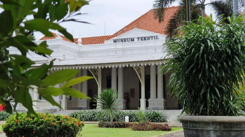 Jakarta Old Town Tour with Batik Workshop - Authenticity and Cultural Insight