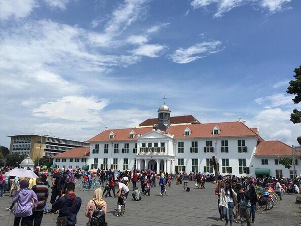 Jakarta Private Custom Walking Tour with A Guide - Exploring Jakarta: The Heart of the Tour