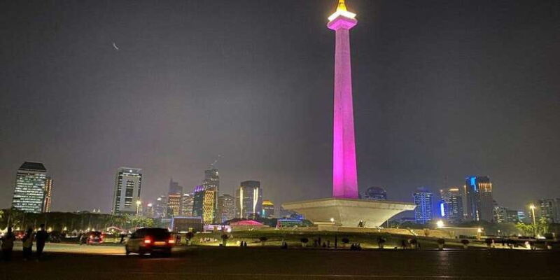 Jakarta: Private Guided Sightseeing & Street Food Night Tour - Transportation & Group Size