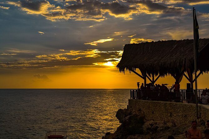 Jamaica Sunset at Rick's Cafe Private Tour with Transfer - An Authentic Jamaican Sunset Experience