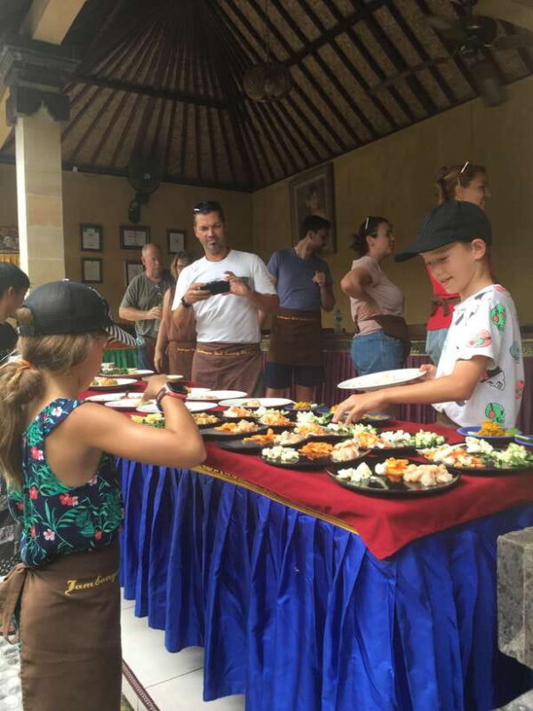 Jambangan bali cooking class with morning market tour - Cooking in a Authentic Balinese Setting