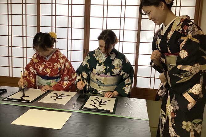 Japanese Calligraphy in 150 Years Old Townhouse Kyoto Ninenzaka - Key Points