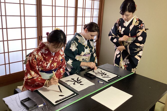 Japanese Calligraphy in 150 Years Old Townhouse Kyoto Ninenzaka - Taking in the Art of Calligraphy