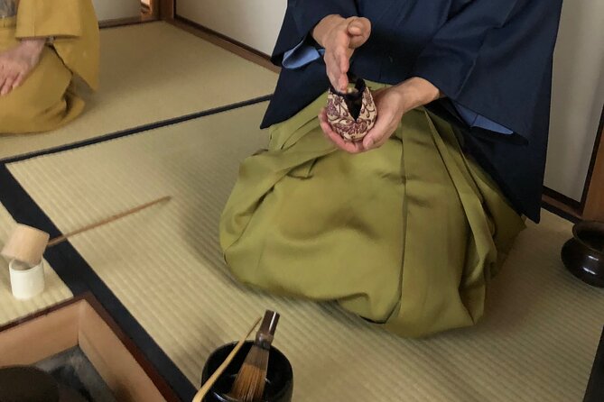 Japanese Style Room Tea Ceremony Class in Marugamemachi - What to Expect During the Tea Ceremony