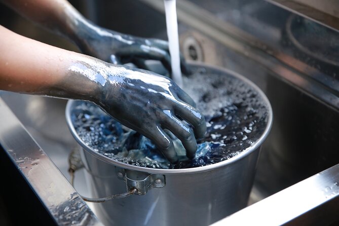 Japanese Traditional Dyeing in Toyama - Materials and Techniques of Traditional Dyeing