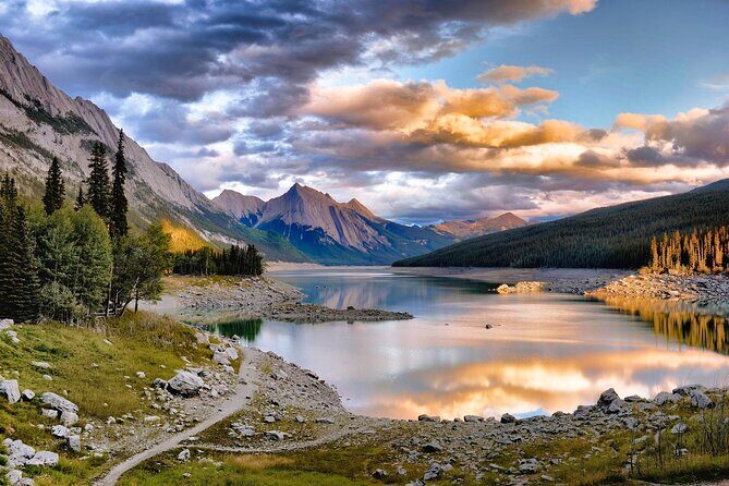 Jasper National Park Tour: Maligne Valley, Medicine Lake and Spirit Island - Who Will Love This Tour?
